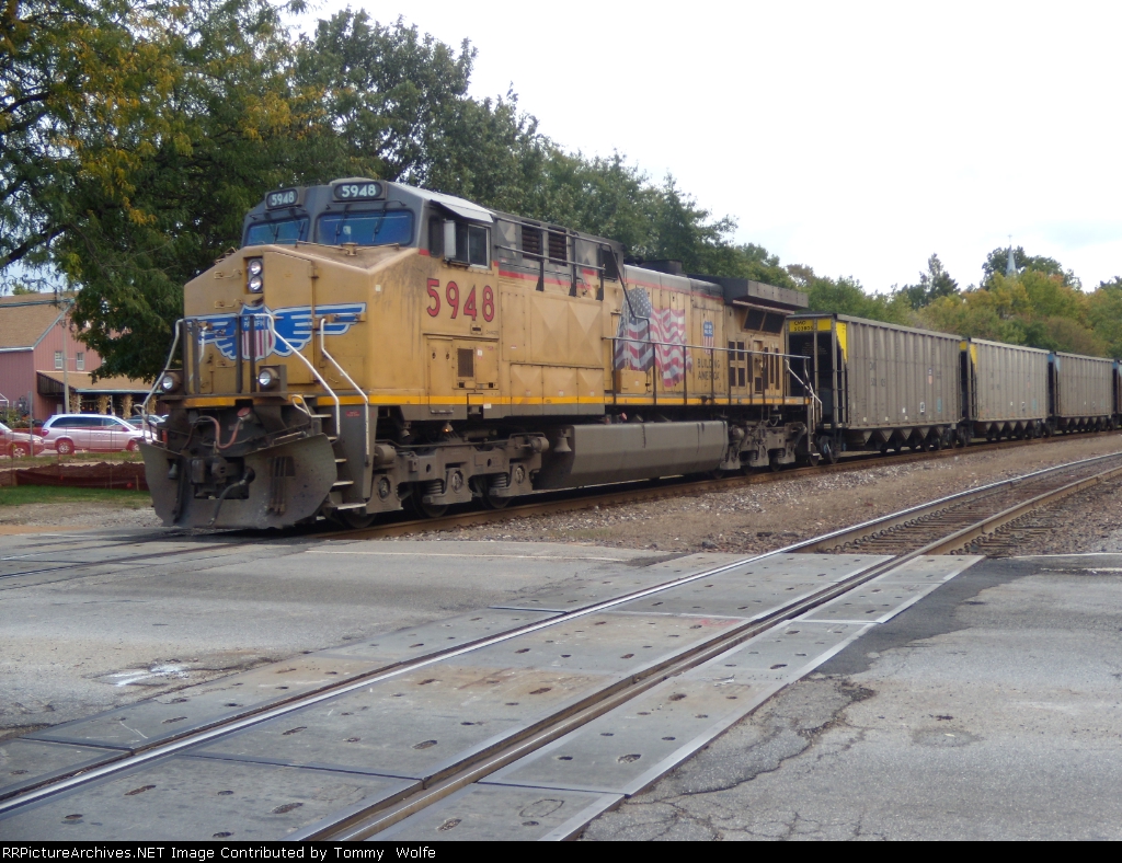 UP 5948 is the DPU on a empty loaded coal